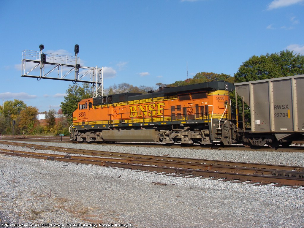 BNSF 5838